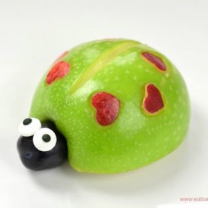 Valentines Fun Food: Apple Love Bugs Tutorial - Eats Amazing.